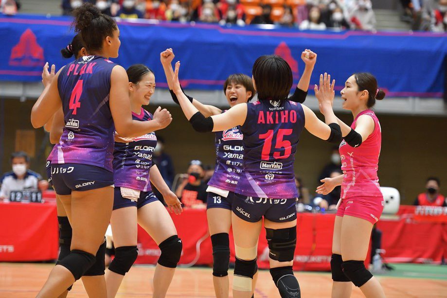 Plak met Victorina Himeji onderaan in Japanse competitie - Volleybalkrant